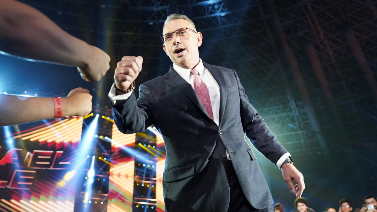 VIDEO: Michael Cole Being A 'Raving Lunatic' At WWE Money In The Bank ...