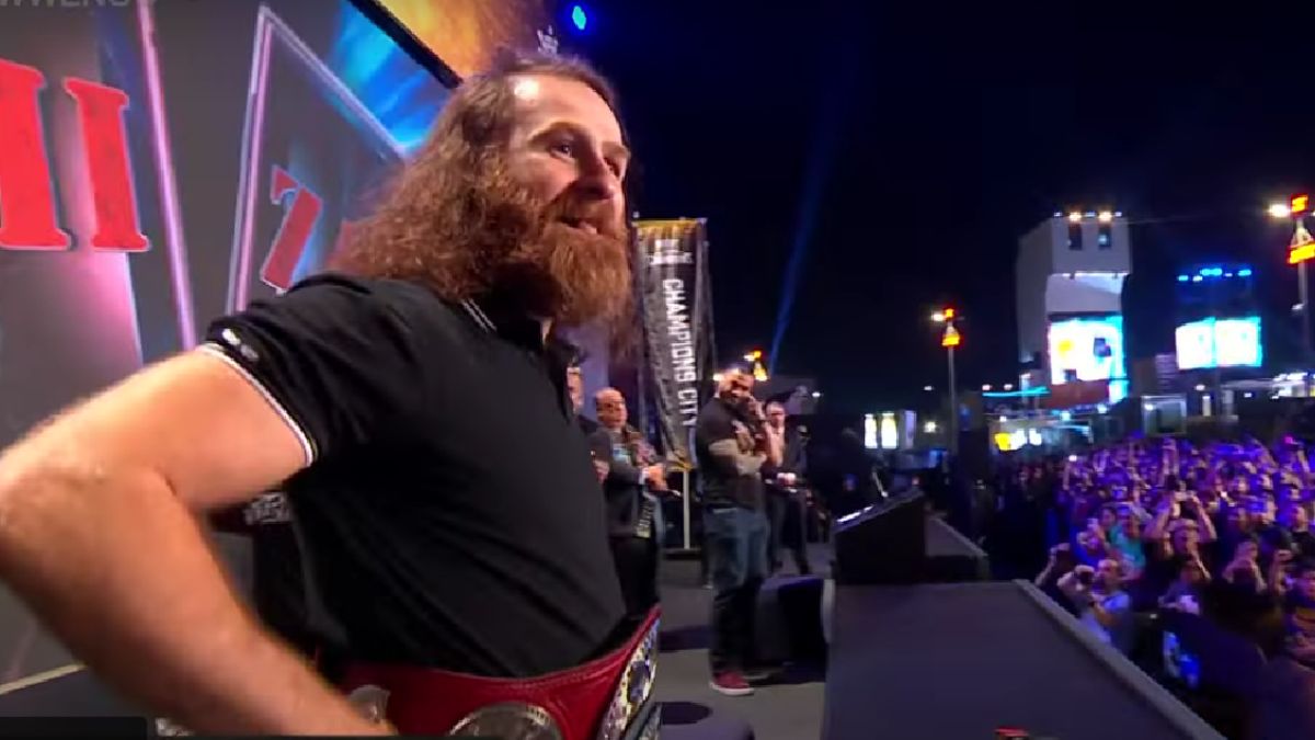 VIDEO: Heartwarming Crowd Response To Sami Zayn In Saudi Arabia ...