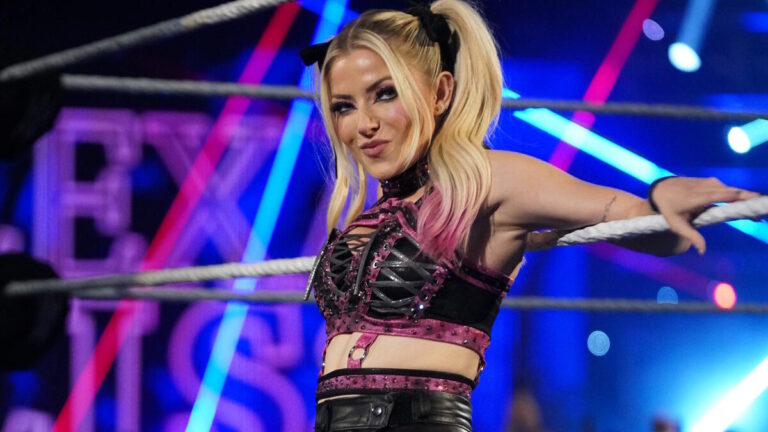 Alexa Bliss WWE SmackDown Injury Scare Update - WrestleTalk