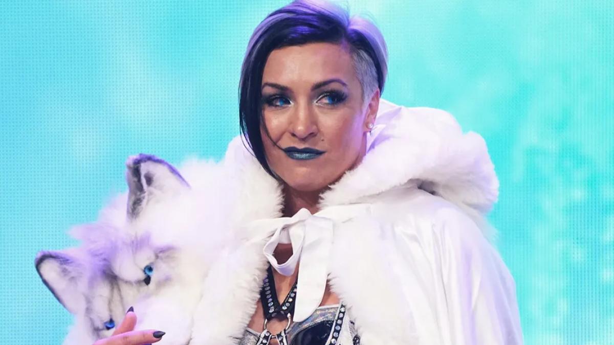 'Not A Free Agent Anymore': Lady Frost Signs With New Promotion After ...